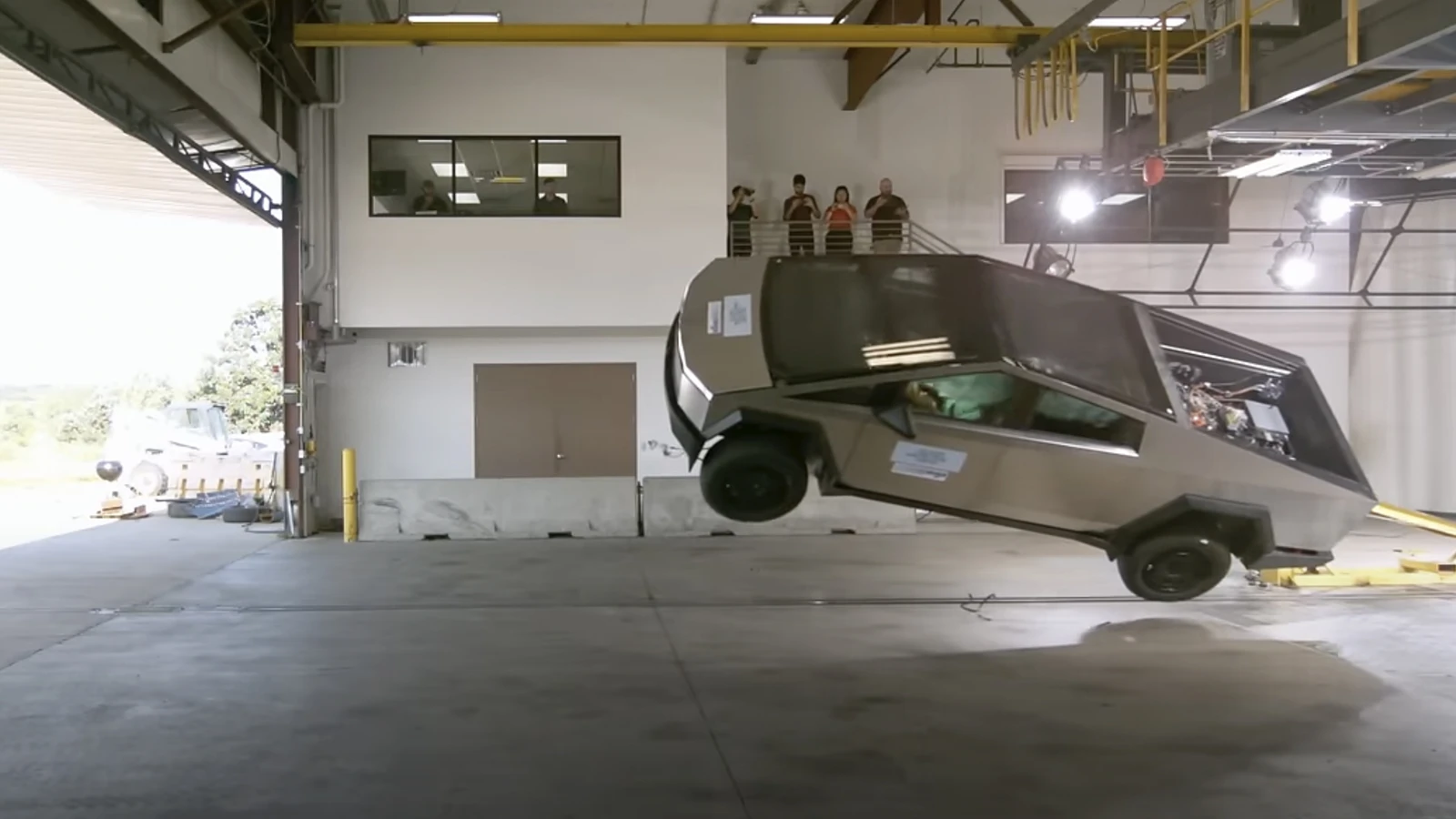 Tesla Cybertruck: un gigante en seguridad que revoluciona la industria ...